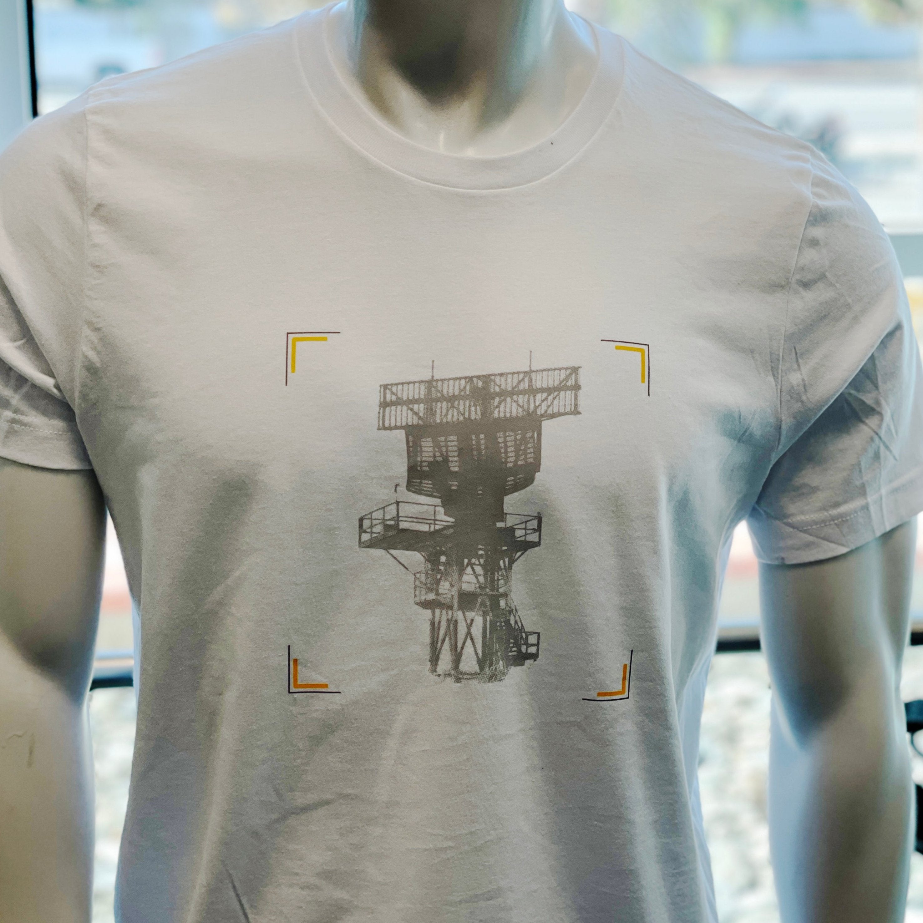 Radar Antenna Unisex V-Shirt – Modern Aviator